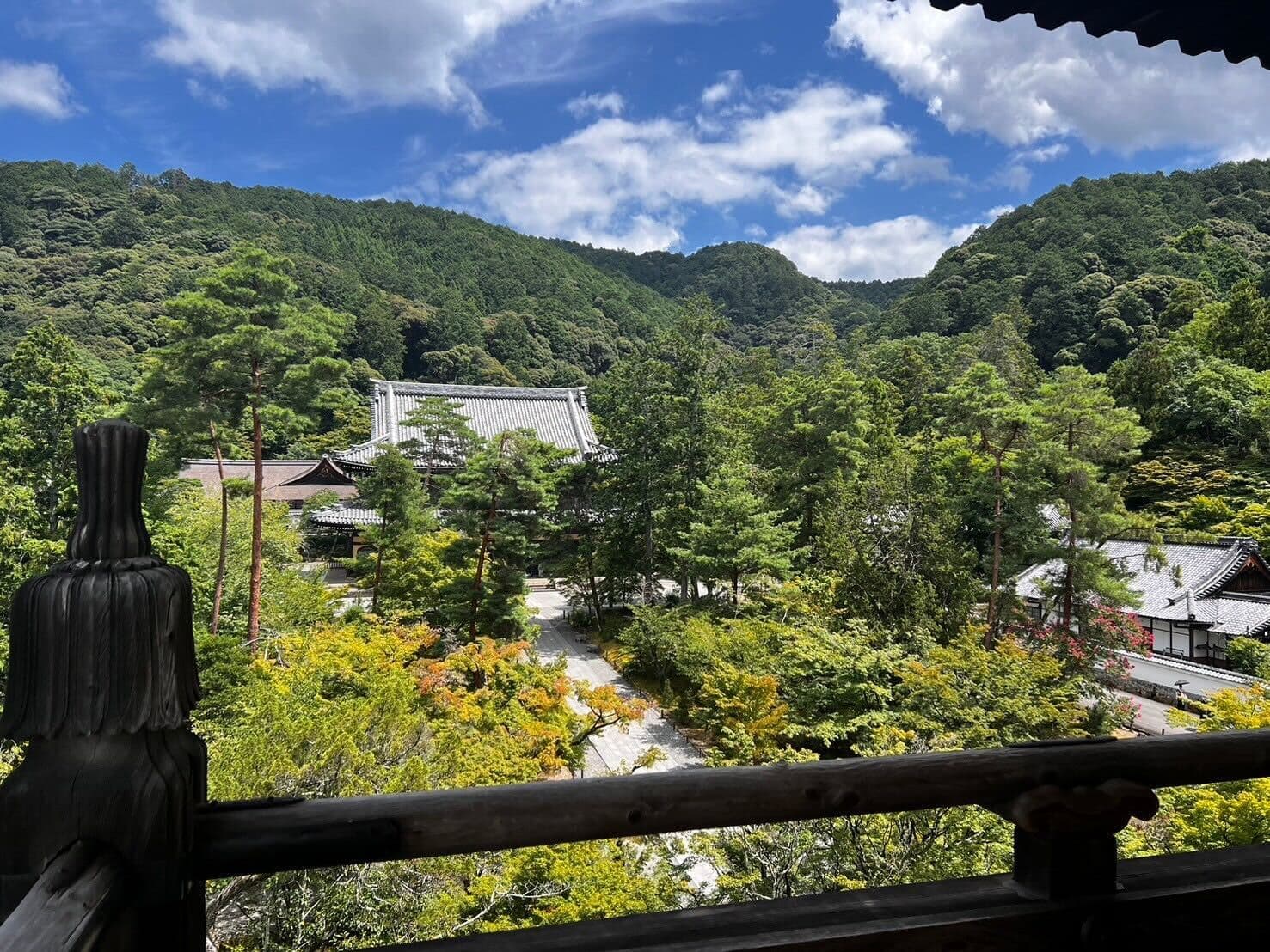 【京都・南禅寺界隈を歩く！】富と歴史が織りなす別世界へ。別荘群、ブルーボトル、水路閣、山門…見どころ満載ガイド | TABIAJI - 旅味